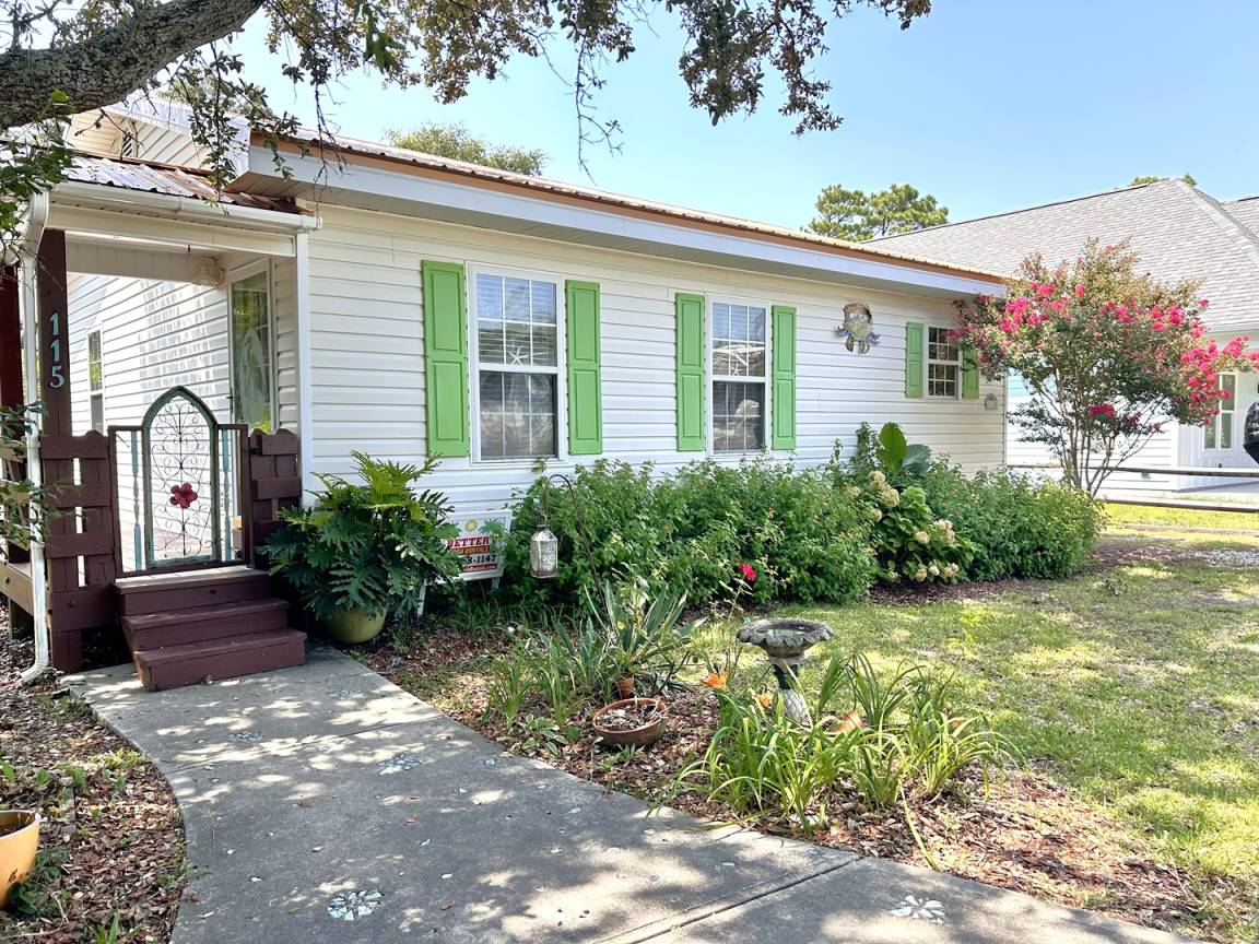 House ∙ 2 Bedrooms ∙ 4 Guests - Oak Island, NC