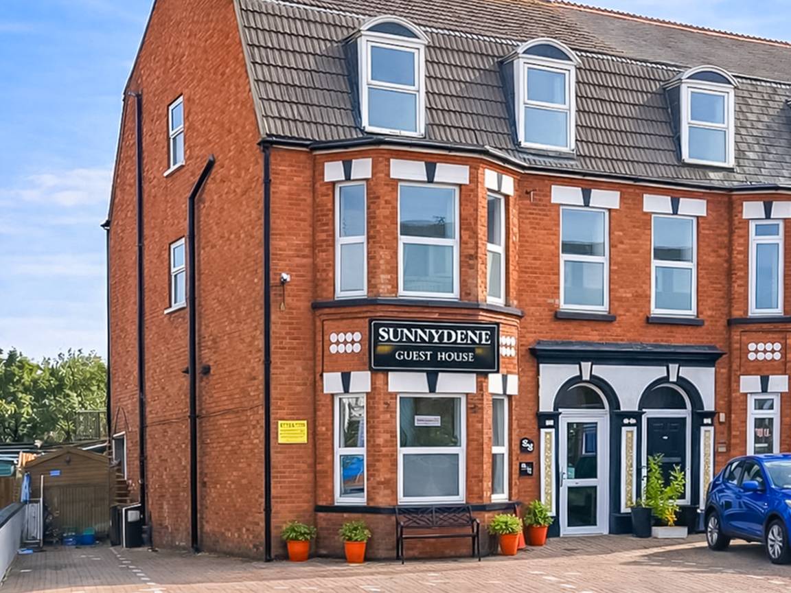Cottage ∙ 12 Bedrooms ∙ 24 Guests - Great Yarmouth