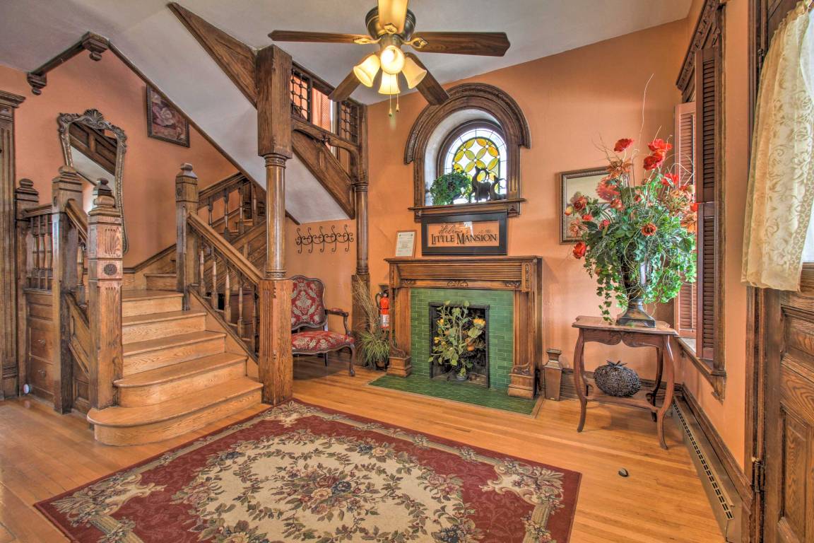 306 M² House ∙ 5 Bedrooms ∙ 13 Guests - Helena, MT