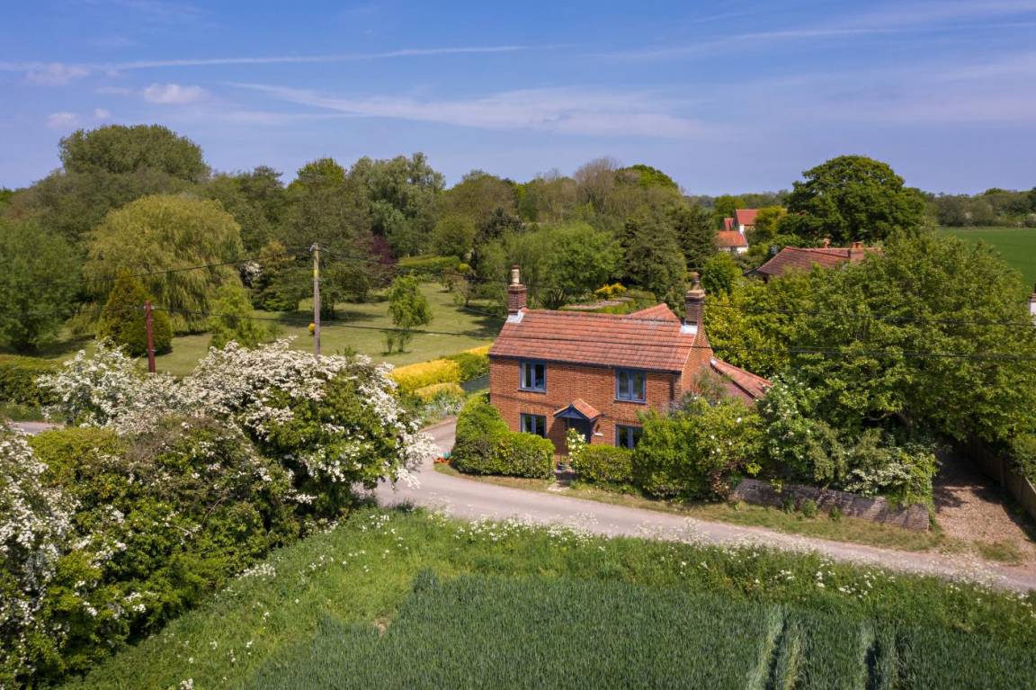 Cottage ∙ 3 Bedrooms ∙ 5 Guests - Winterton-on-Sea