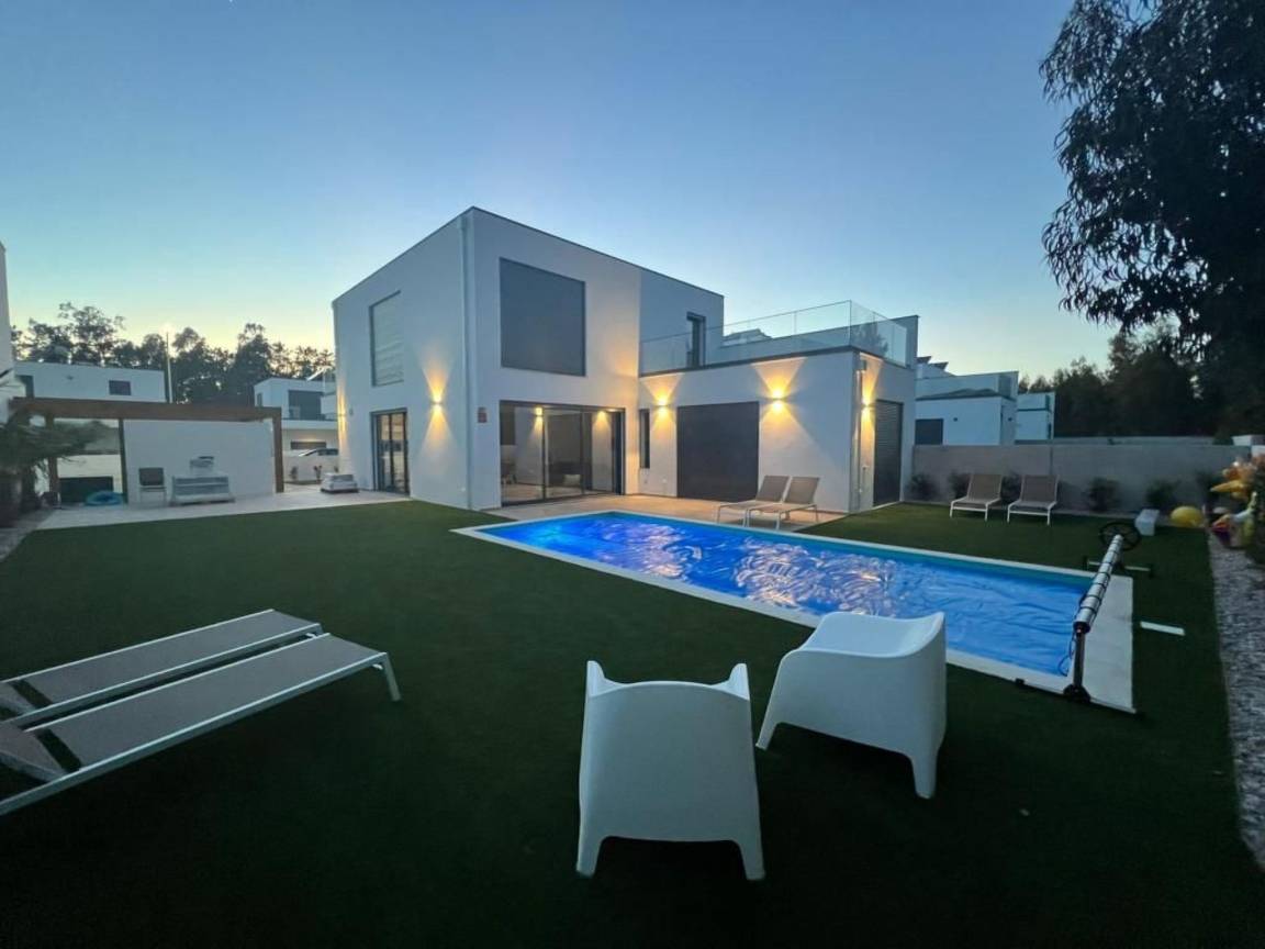 220 M² Ferienhaus ∙ 4 Schlafzimmer ∙ 8 Gäste - São Martinho do Porto