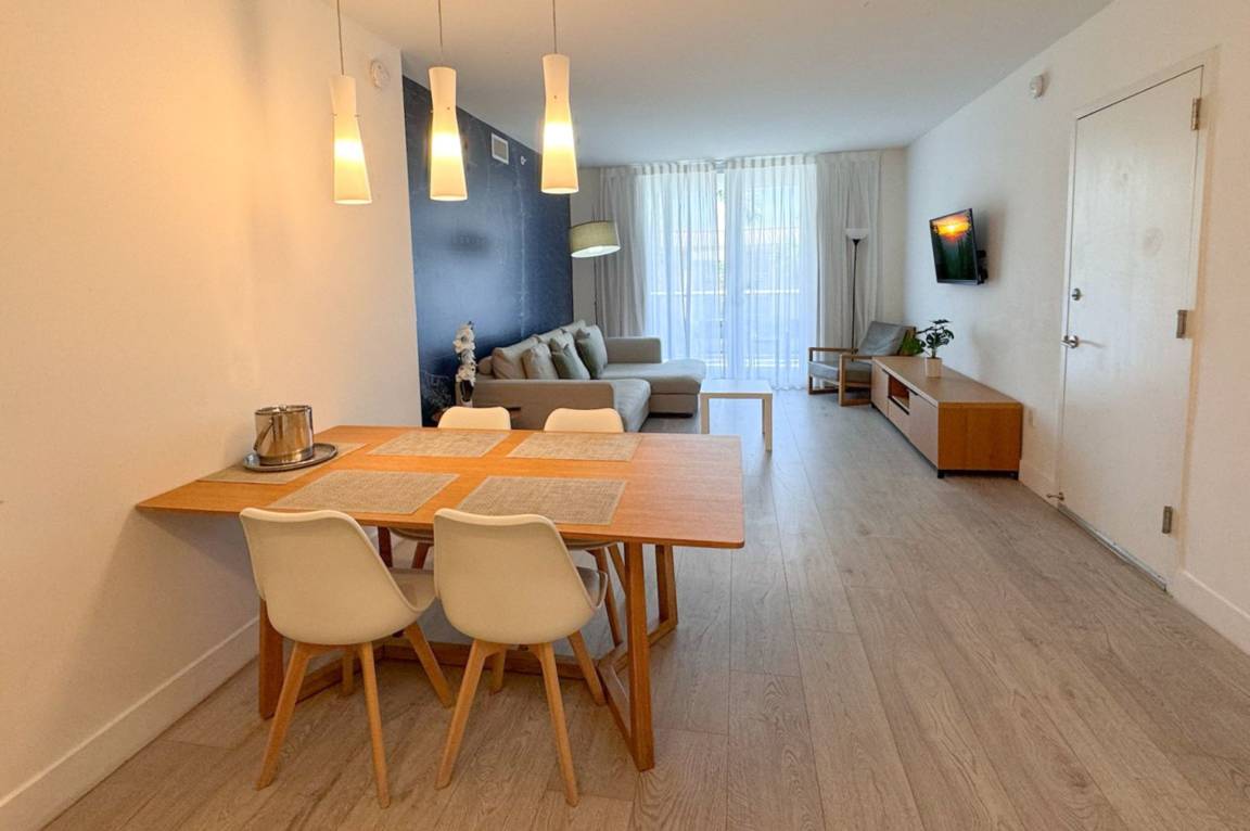 1095 M² Apartment ∙ 2 Bedrooms ∙ 6 Guests - Hallandale Beach, FL