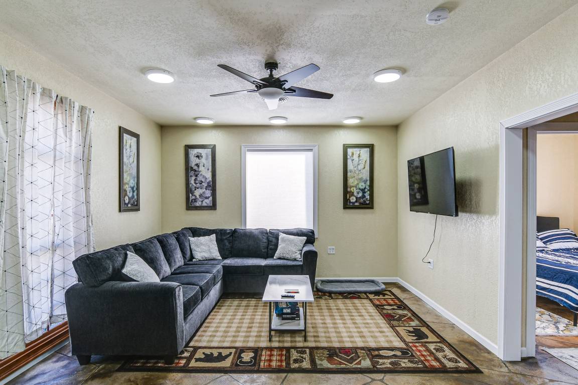 92 M² Apartment ∙ 2 Bedrooms ∙ 6 Guests - Iowa Speedway