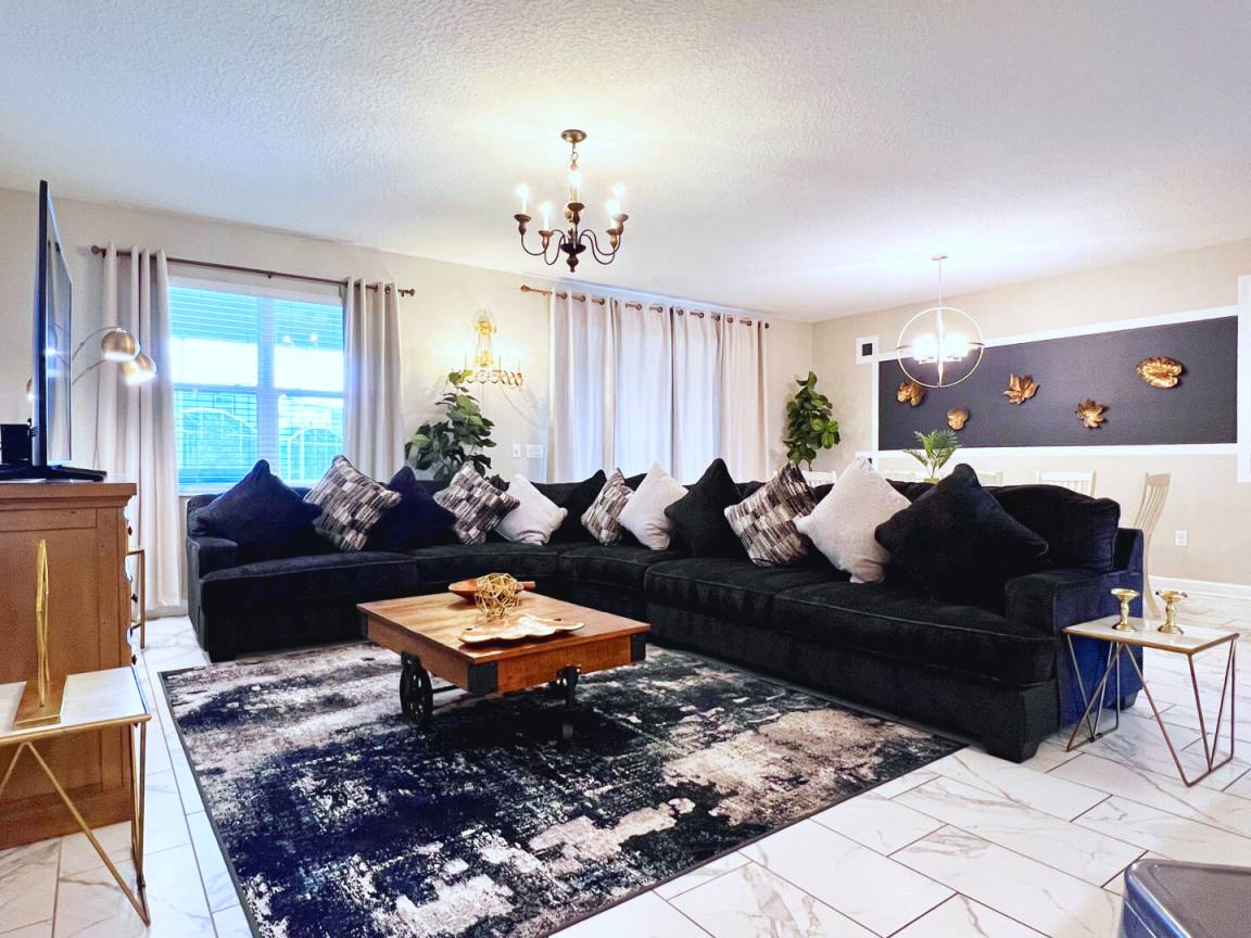 372 M² House ∙ 8 Bedrooms ∙ 16 Guests - Maitland, FL