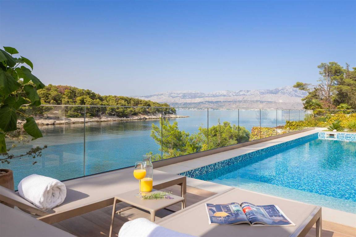 300 M² Villa ∙ 6 Makuuhuonetta ∙ 12 Vierasta - Supetar