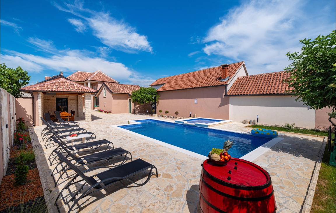 135 M² Dom ∙ 4 Sypialnie ∙ 8 Gości - Benkovac
