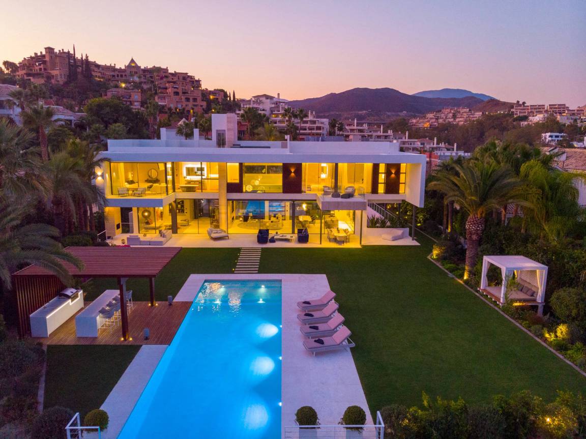 589 M² Villa ∙ 6 Bedrooms ∙ 11 Guests - Benahavís