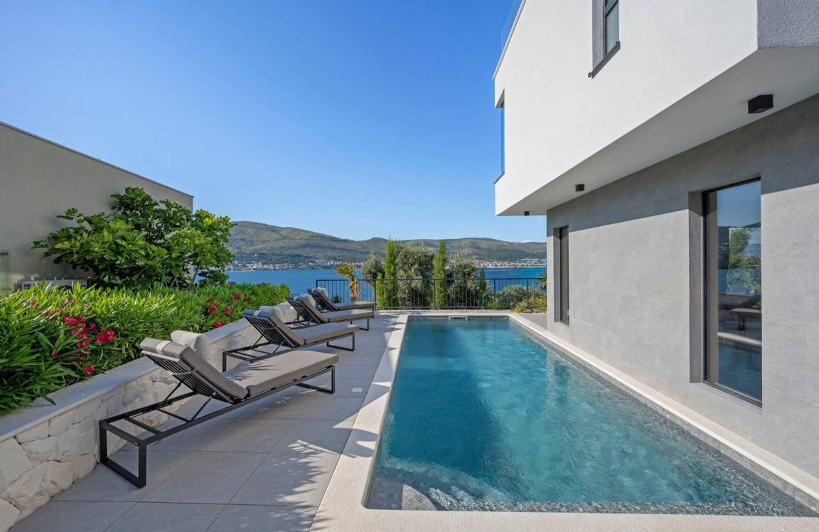240 M² Villa ∙ 4 Chambres ∙ 11 Personnes - Trogir
