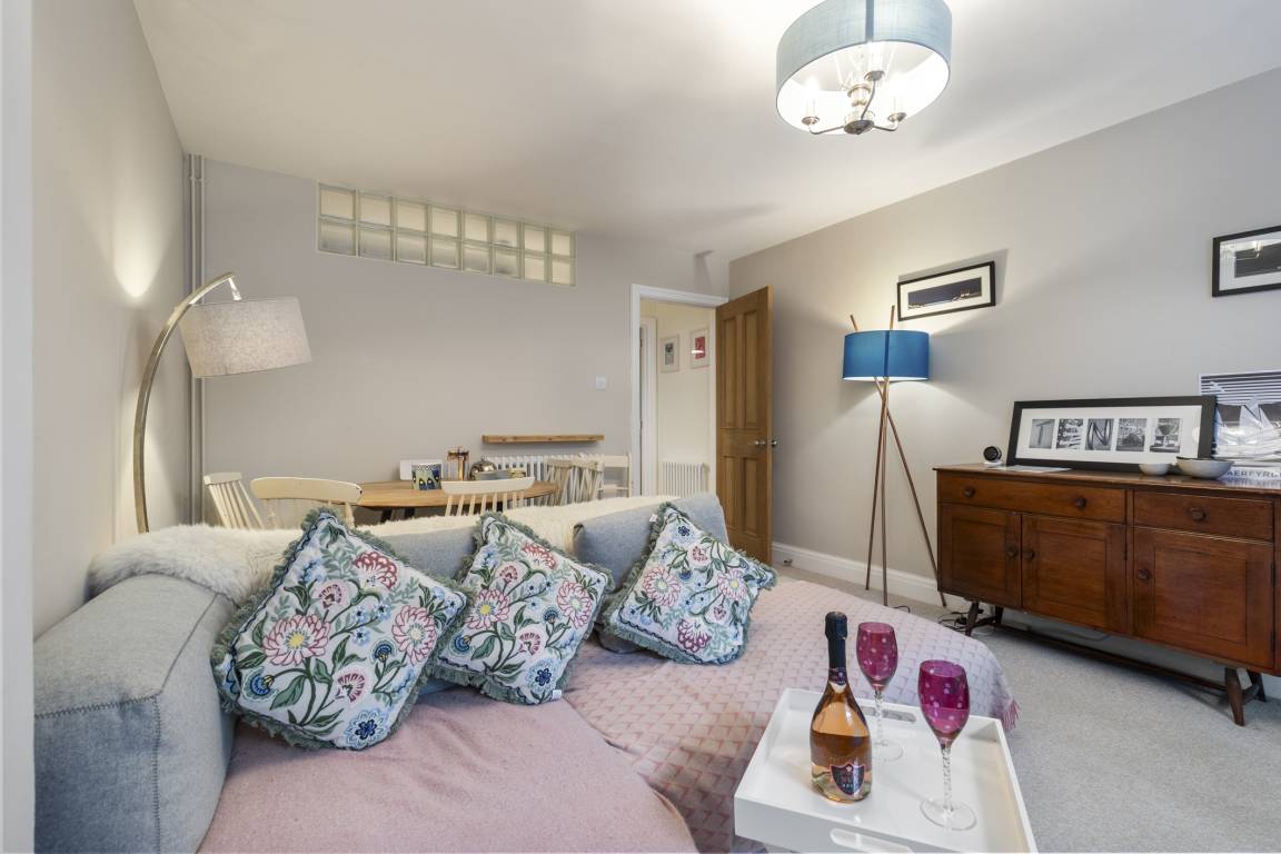 1000 M² Apartment ∙ 2 Bedrooms ∙ 4 Guests - Waterwynch House