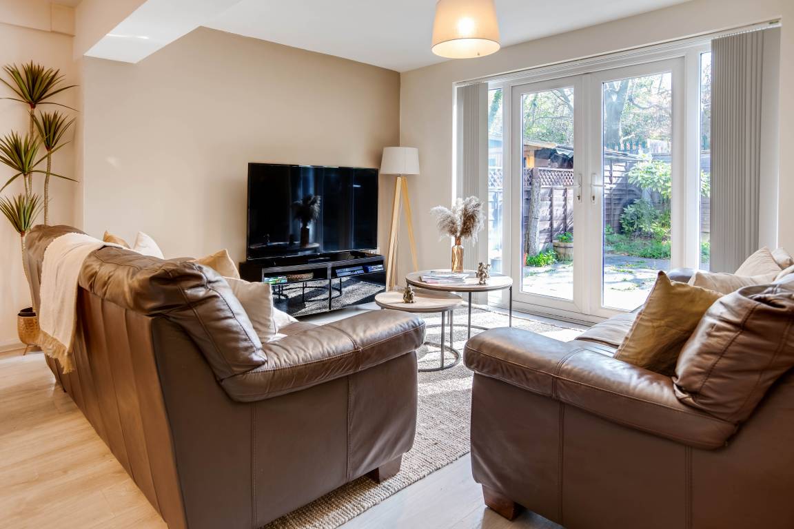 120 M² House ∙ 4 Bedrooms ∙ 10 Guests - Stockport