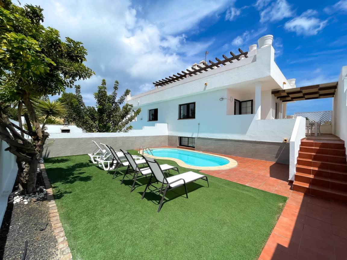 150 M² Villa ∙ 4 Habitaciones ∙ 8 Huéspedes - Corralejo