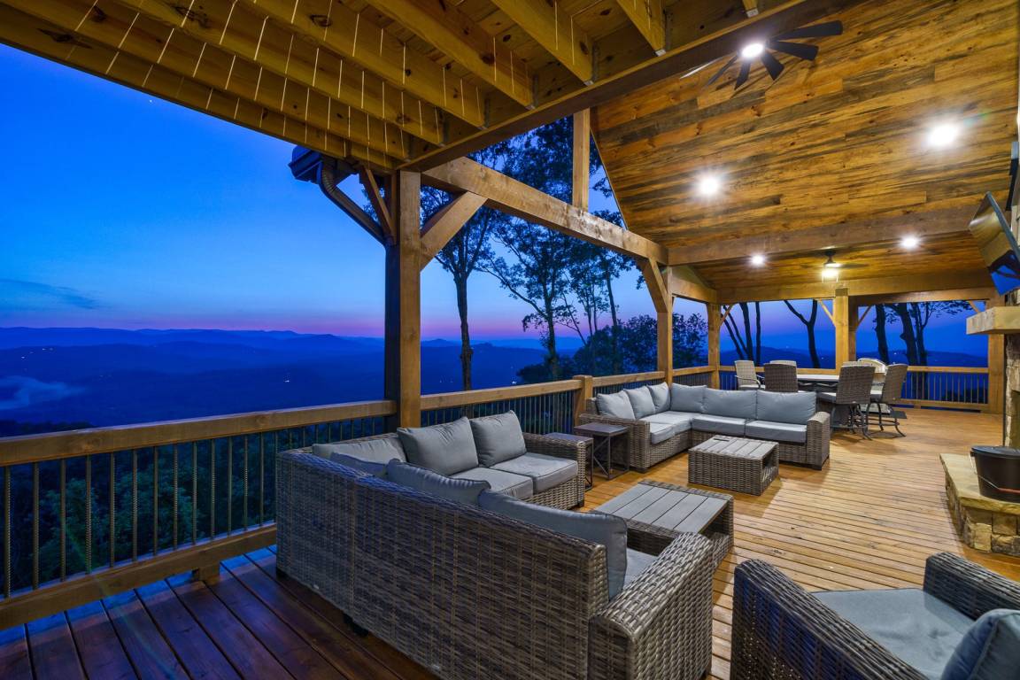 374 M² Cabin ∙ 5 Bedrooms ∙ 14 Guests - Blue Ridge, GA