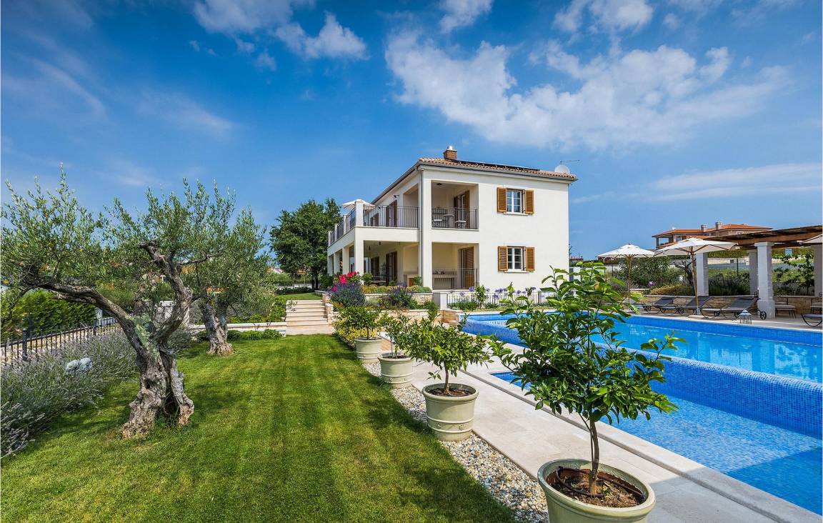 420 M² Huis ∙ 4 Slaapkamers ∙ 10 Gasten - Poreč