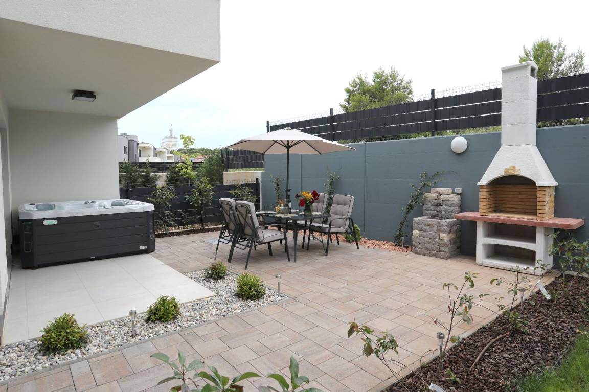 82 M² Appartement ∙ 2 Chambres ∙ 4 Personnes - Pula