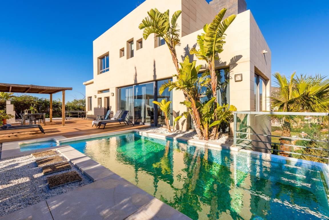 400 M² Villa ∙ 4 Slaapkamers ∙ 8 Gasten - Rincón de la Victoria