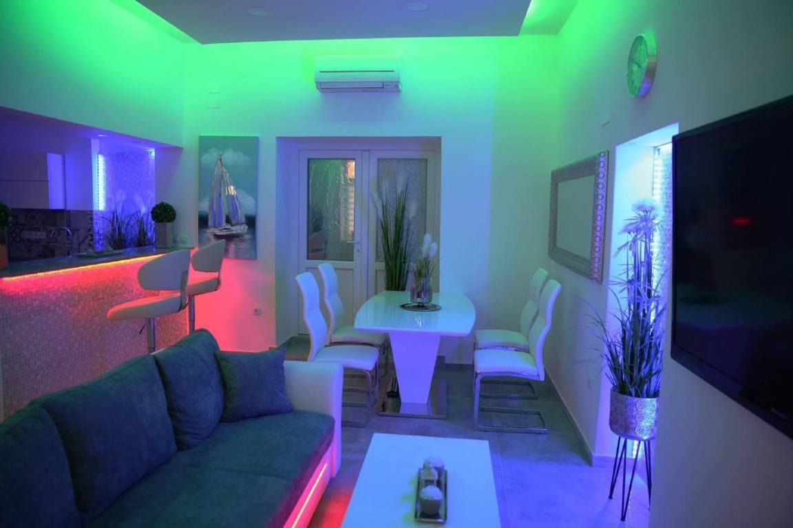 140 M² Ferienwohnung ∙ 2 Schlafzimmer ∙ 6 Gäste - Selce