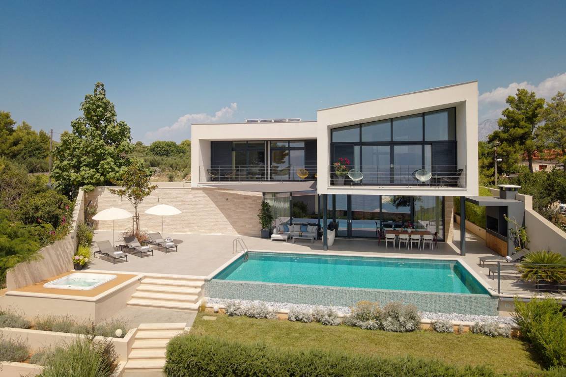 305 M² Villa ∙ 4 Bedrooms ∙ 8 Guests - Drvenik