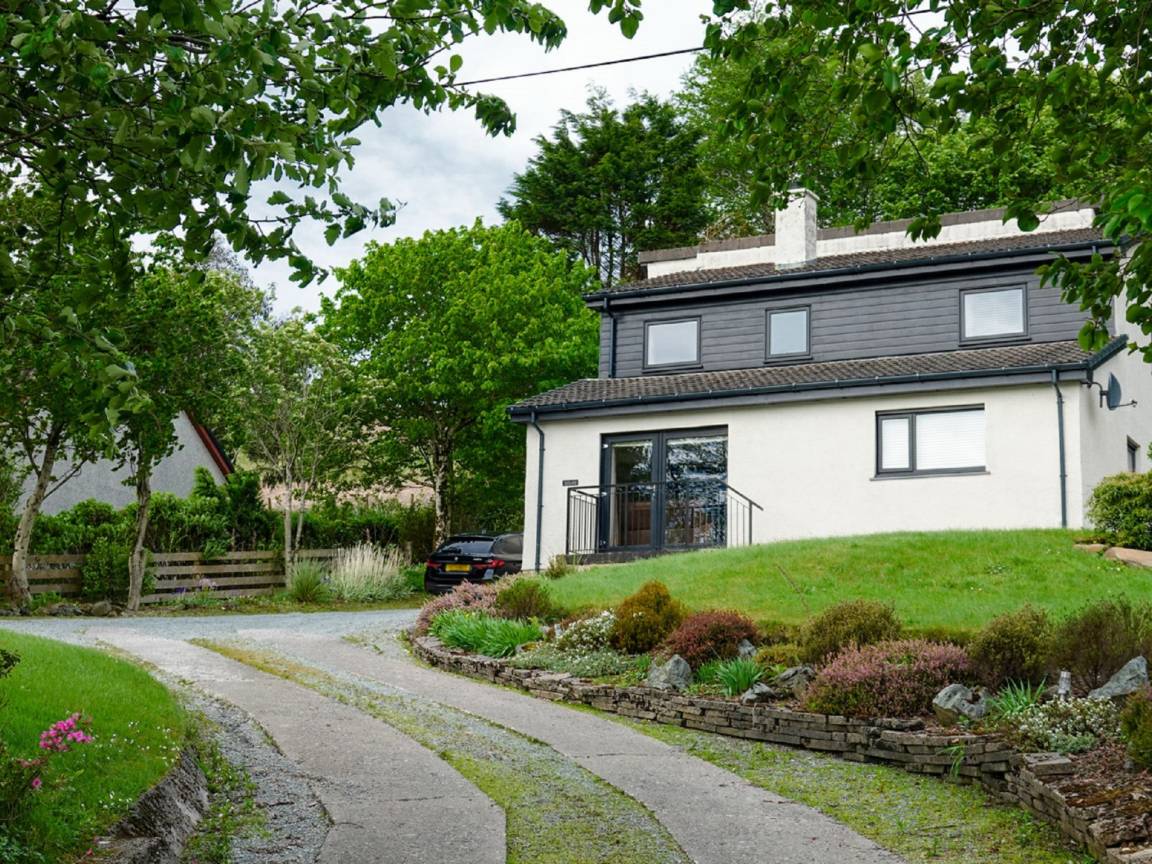 141 M² House ∙ 4 Bedrooms ∙ 7 Guests - Portree