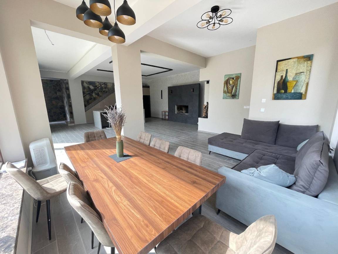 240 M² House ∙ 3 Bedrooms ∙ 6 Guests - Галата