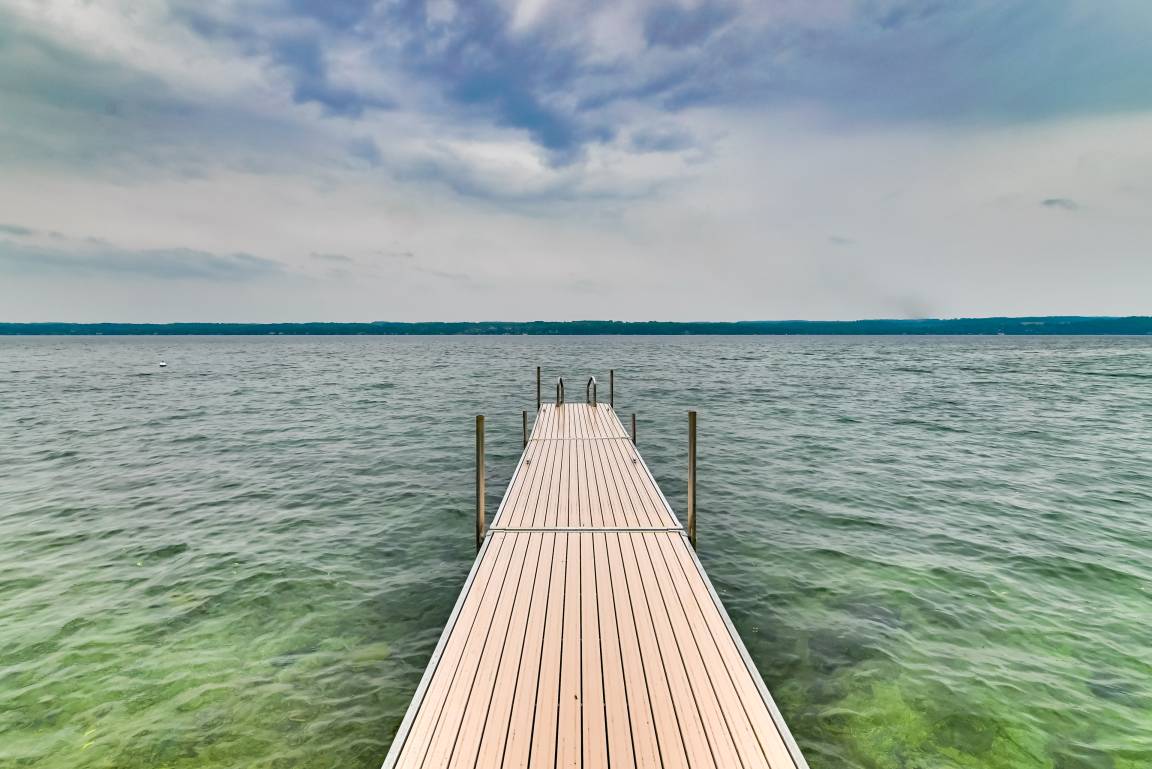 264 M² House ∙ 6 Bedrooms ∙ 12 Guests - Canandaigua, NY