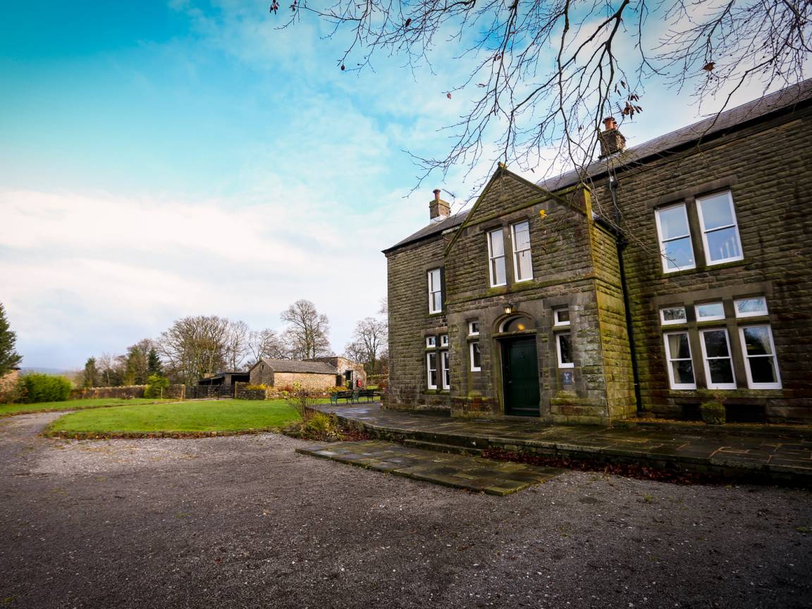Cottage ∙ 7 Bedrooms ∙ 16 Guests - Staffordshire