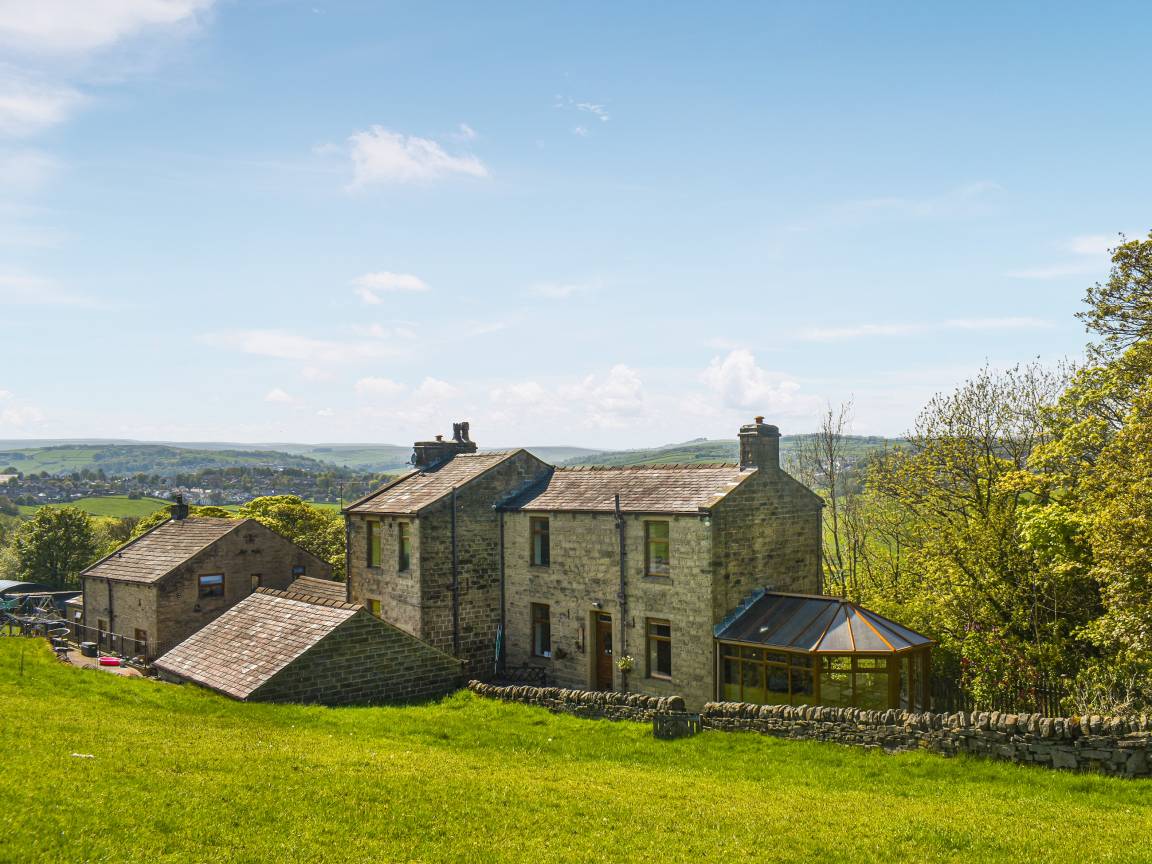 Cottage ∙ 4 Bedrooms ∙ 8 Guests - Haworth