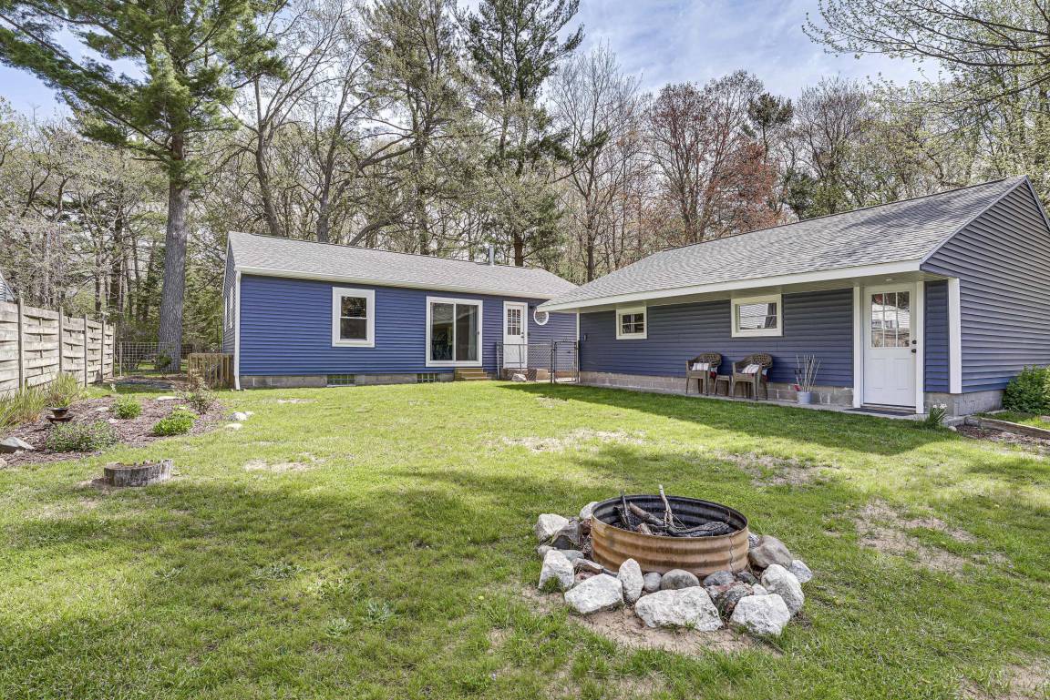 92 M² Cottage ∙ 4 Bedrooms ∙ 8 Guests - Muskegon, MI