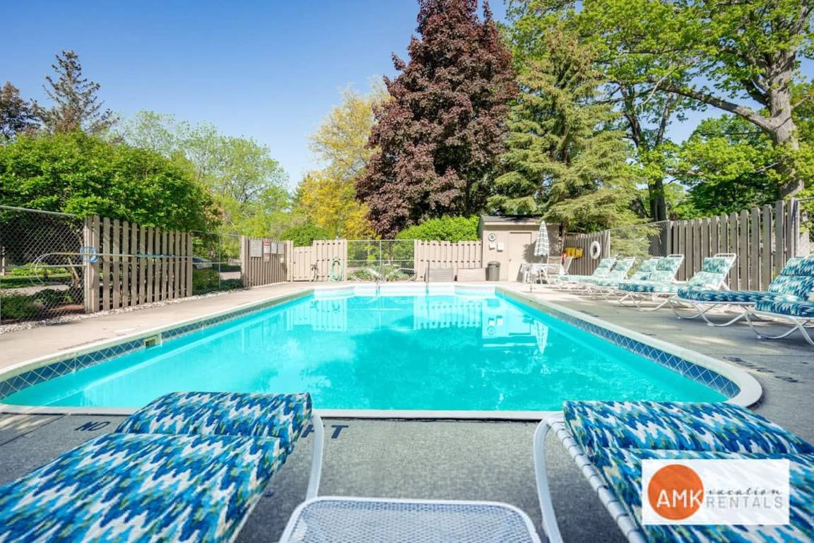 Apartment ∙ 2 Bedrooms ∙ 4 Guests - Holland, MI