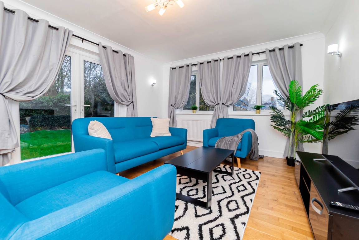100 M² House ∙ 4 Bedrooms ∙ 7 Guests - Milton Keynes