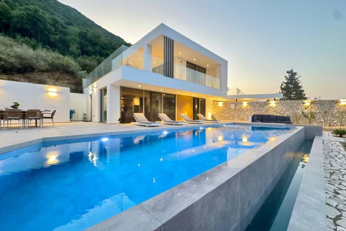 210 M² Villa ∙ 3 Bedrooms ∙ 6 Guests - Lefkada