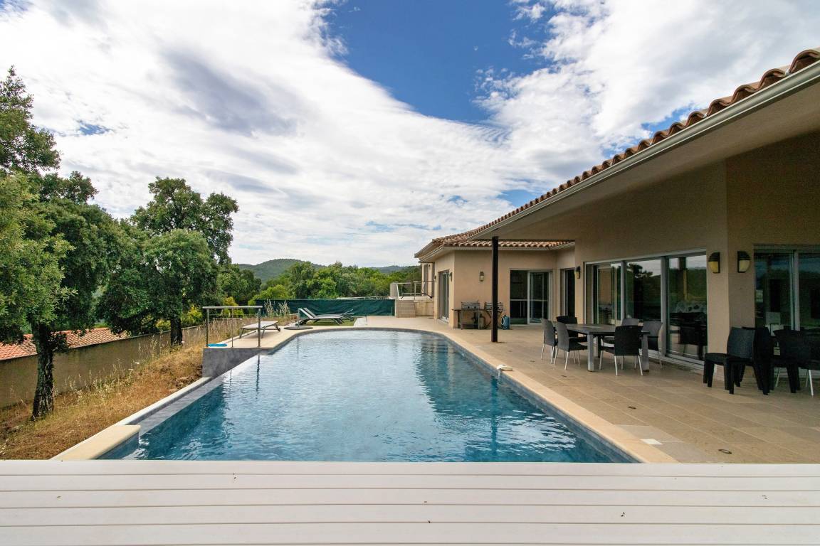 200 M² Villa ∙ 5 Chambres ∙ 14 Personnes - Solenzara