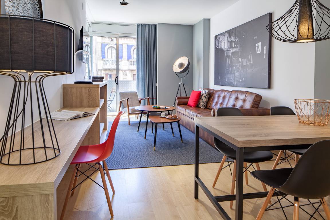 62 M² Apartamento ∙ 2 Habitaciones ∙ 4 Huéspedes - Badalona