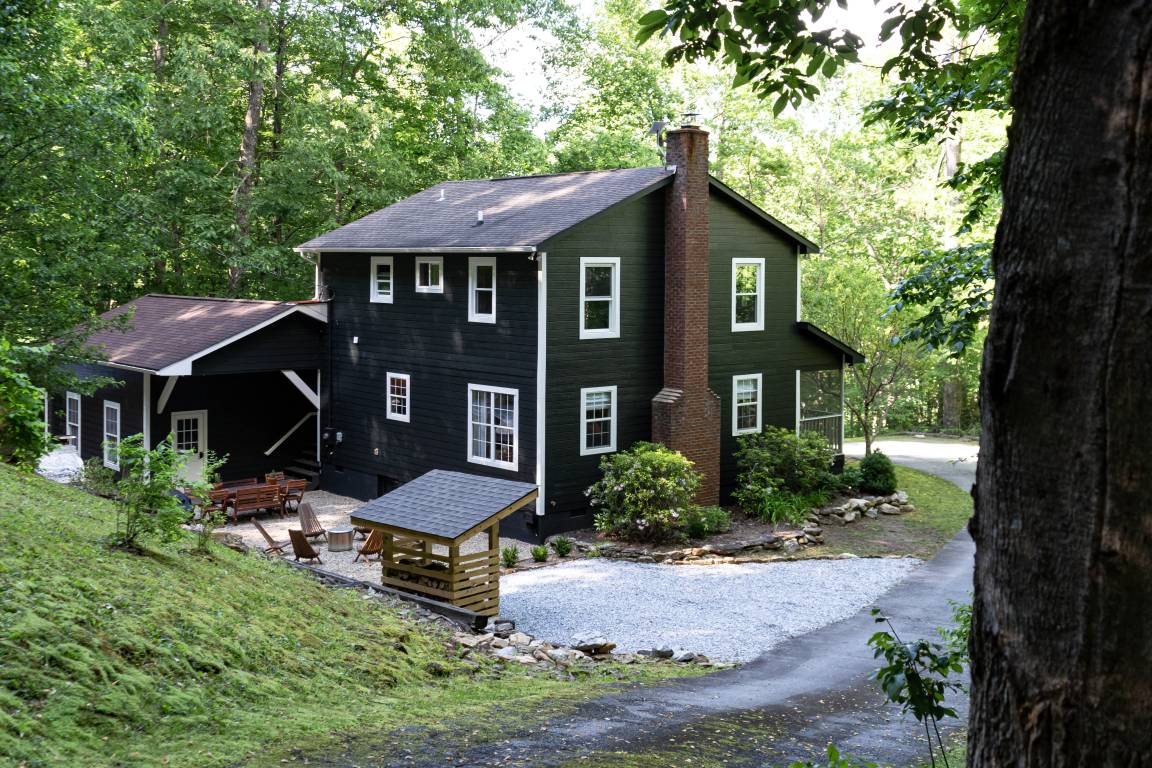 House ∙ 3 Bedrooms ∙ 6 Guests - Tuckasegee, NC
