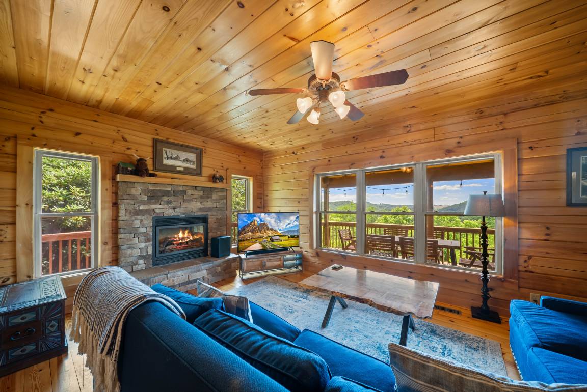 149 M² Cabin ∙ 3 Bedrooms ∙ 10 Guests - Boone, NC