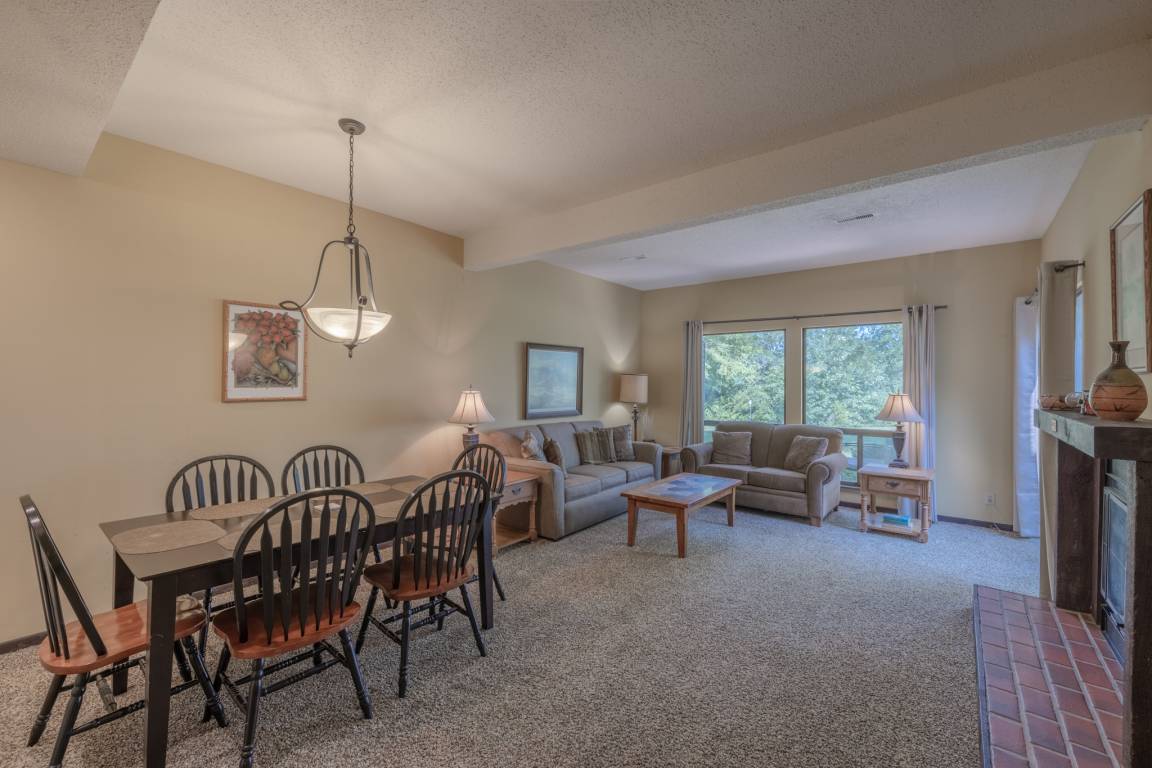 163 M² Condo ∙ 3 Bedrooms ∙ 7 Guests - Innsbrook, MO