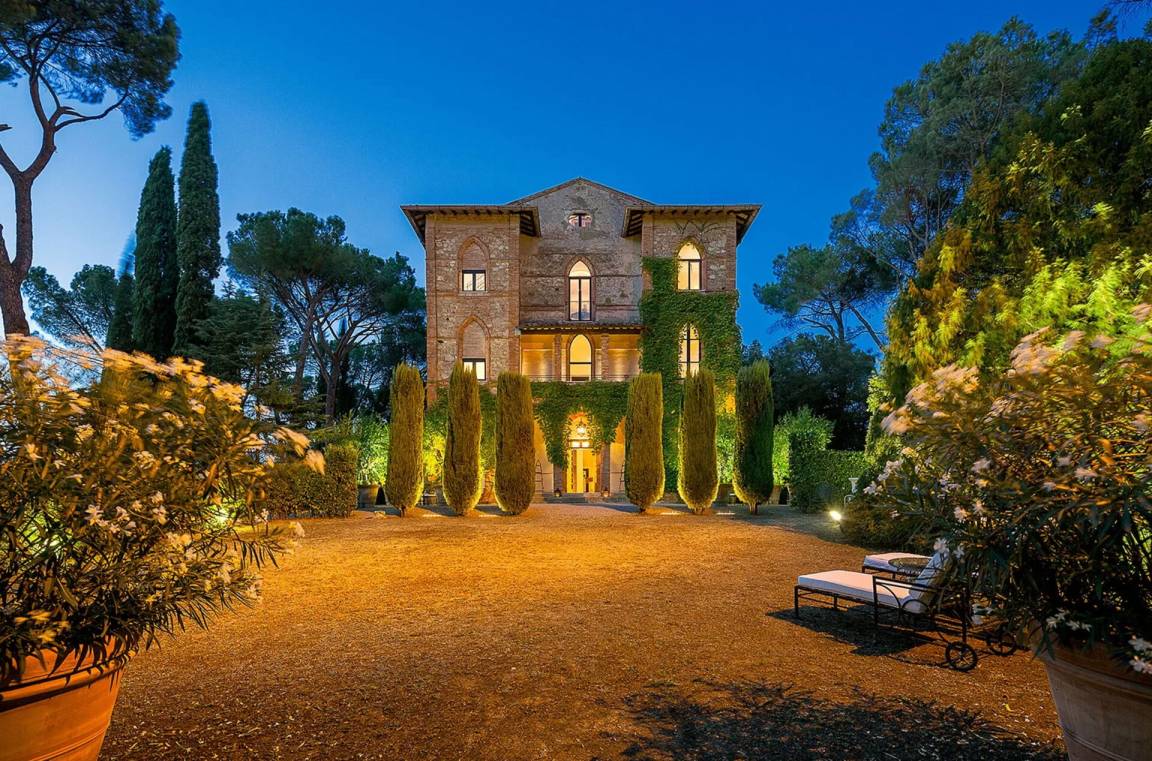 400 M² Villa ∙ 6 Bedrooms ∙ 18 Guests - Chianciano Terme
