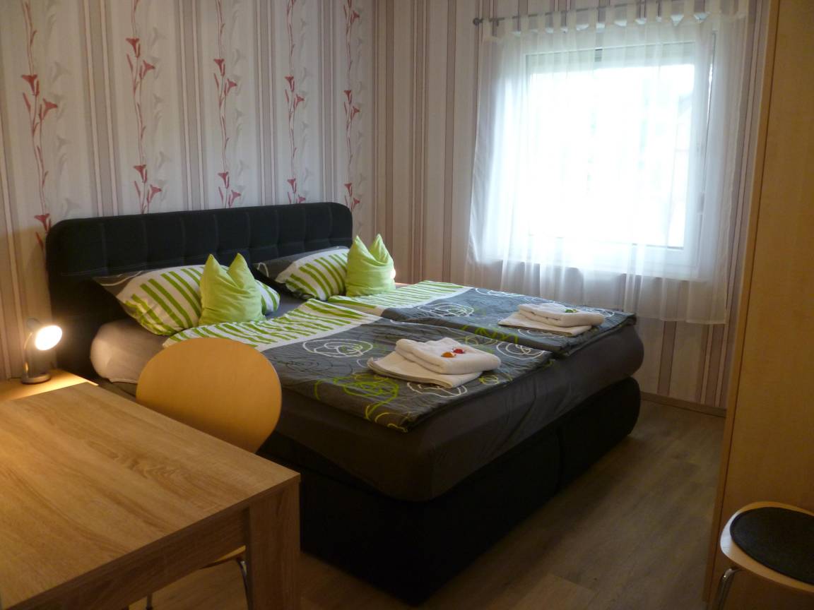 70 M² Ferienwohnung ∙ 3 Schlafzimmer ∙ 5 Gäste - Bispingen