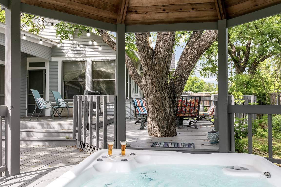 House ∙ 2 Bedrooms ∙ 4 Guests - Fredericksburg, TX