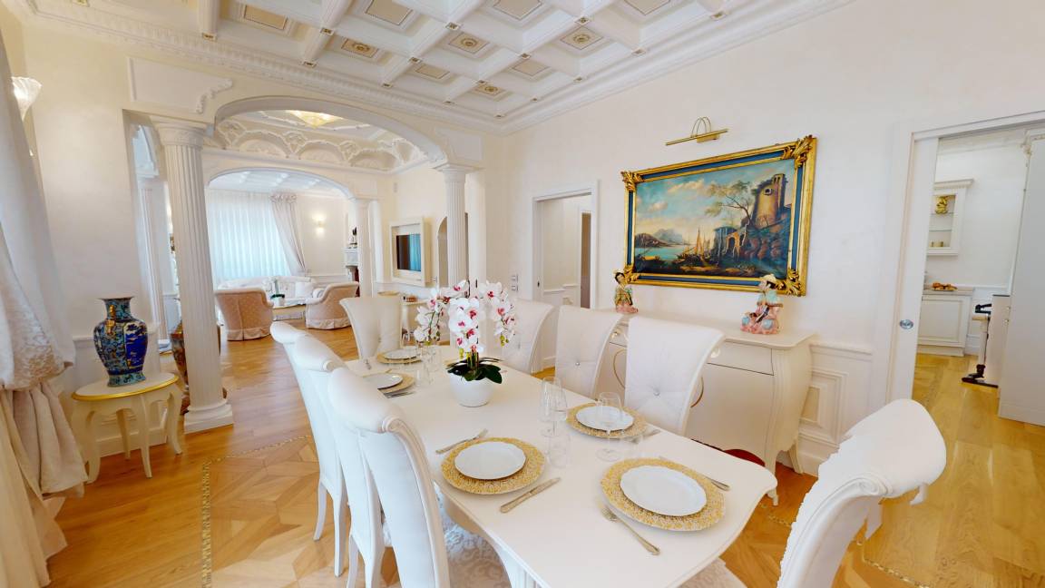 500 M² Villa ∙ 5 Bedrooms ∙ 10 Guests - Gardone Riviera