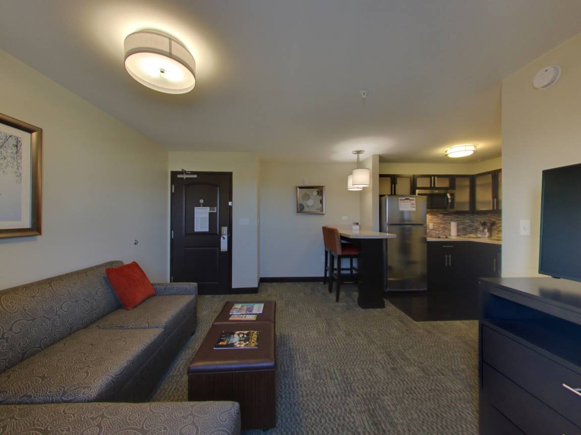 Condo ∙ 1 Bedroom ∙ 4 Guests - Middleton, WI