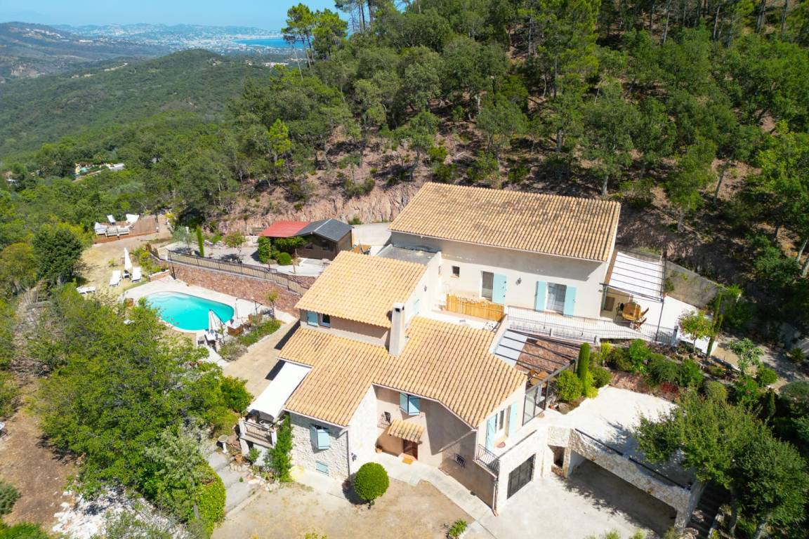 285 M² Villa ∙ 6 Bedrooms ∙ 12 Guests - Saint-Raphaël
