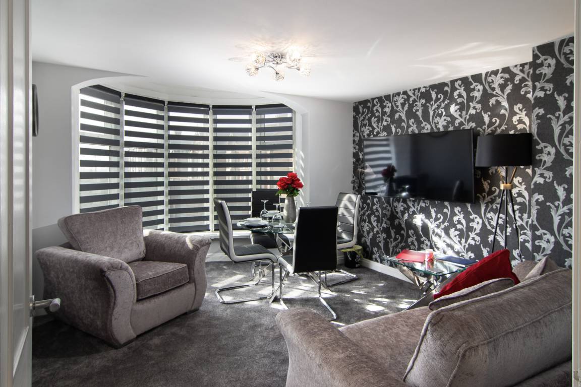 58 M² Apartment ∙ 2 Bedrooms ∙ 6 Guests - Blackpool Pleasure Beach