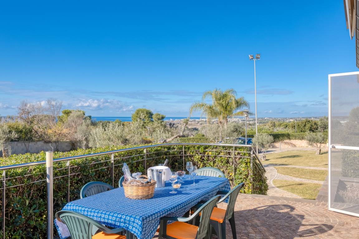 75 M² Apartamento ∙ 2 Habitaciones ∙ 4 Huéspedes - Torre San Giovanni
