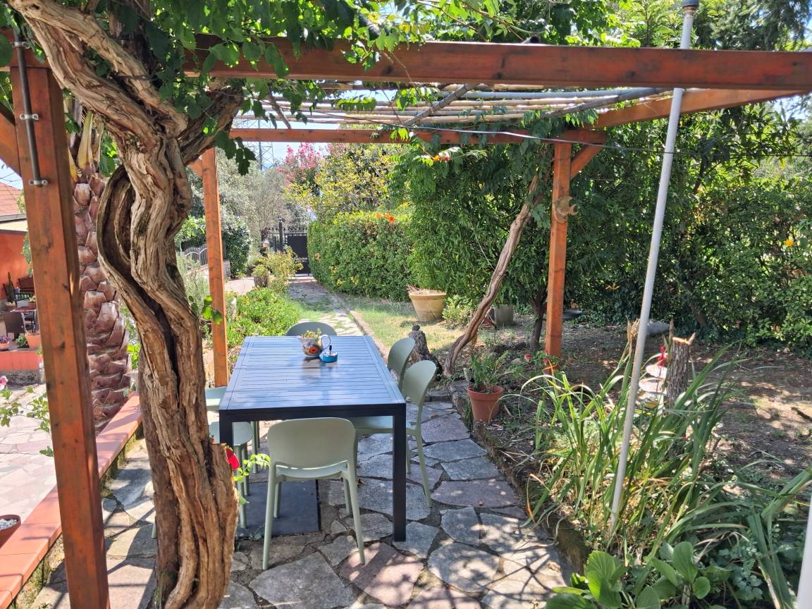 65 M² Huis ∙ 1 Slaapkamer ∙ 5 Gasten - Sarzana