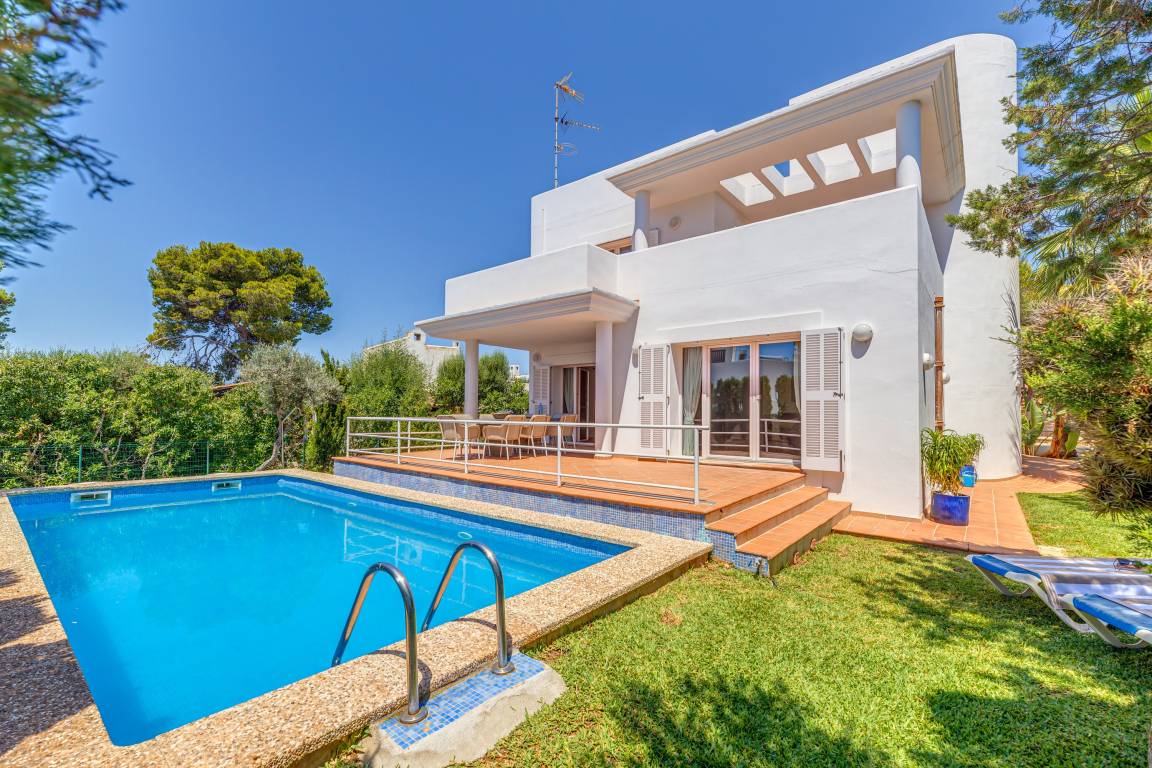 130 M² Villa ∙ 4 Bedrooms ∙ 8 Guests - Cala d’Or