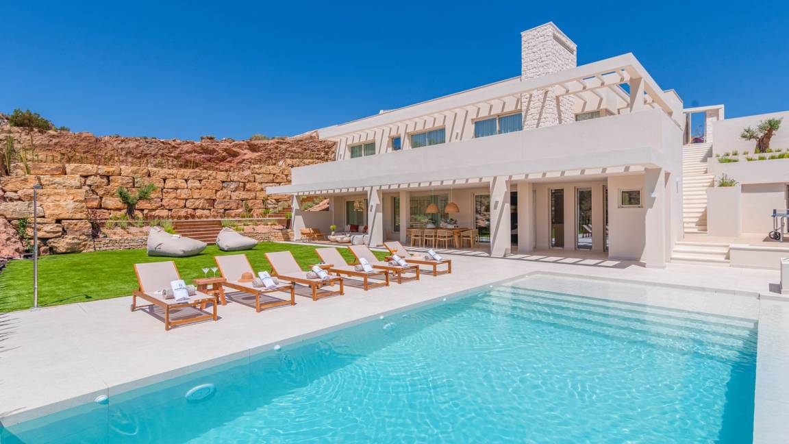 240 M² House ∙ 4 Bedrooms ∙ 8 Guests - Antequera