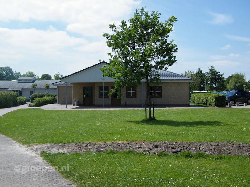 Maison De Vacances ∙ 8 Chambres ∙ 32 Personnes - Zeeland