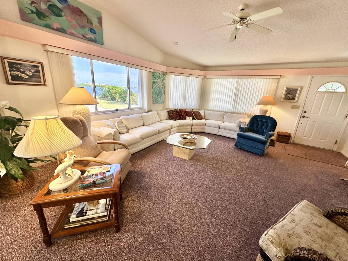 House ∙ 2 Bedrooms ∙ 4 Guests - Stuart, FL