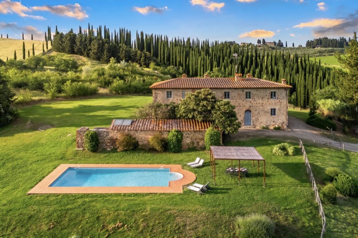 139 M² Villa ∙ 9 Bedrooms ∙ 16 Guests - Monteriggioni