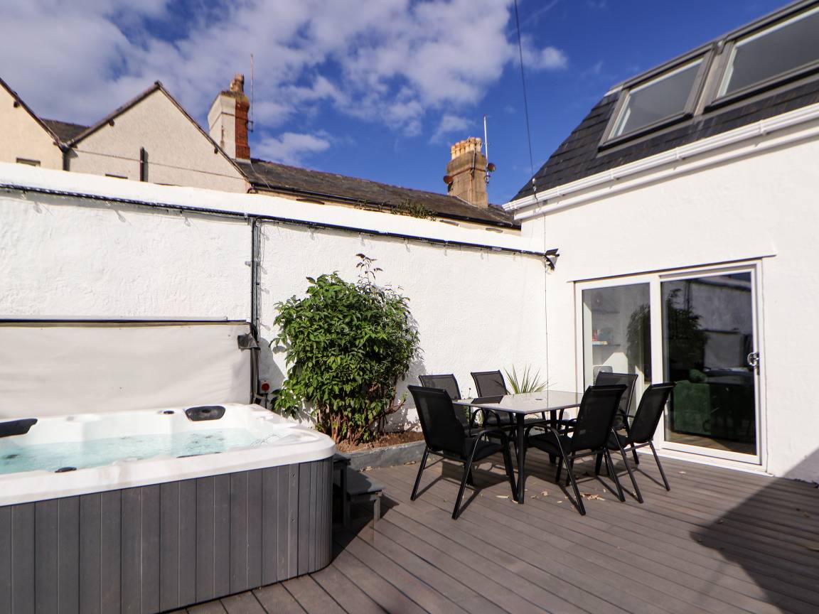 Cottage ∙ 4 Bedrooms ∙ 8 Guests - Llandudno